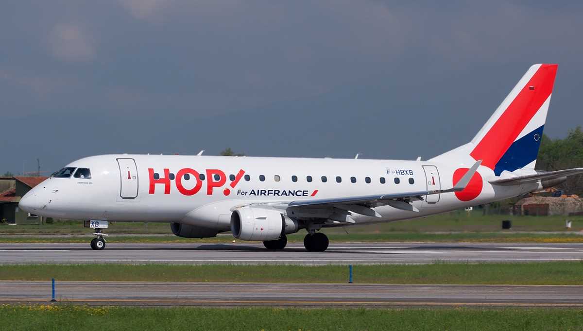 Hop plane makes emergency landing in Toulouse after black smoke seen ...
