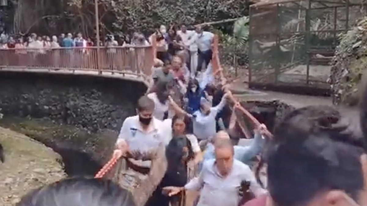 25 injured after bridge collapses during reopening in Mexico | News ...