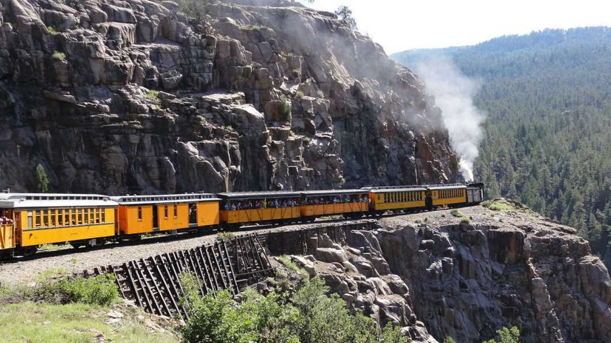 Enjoy Colorado from a Wild West train but in the first class | Travel ...