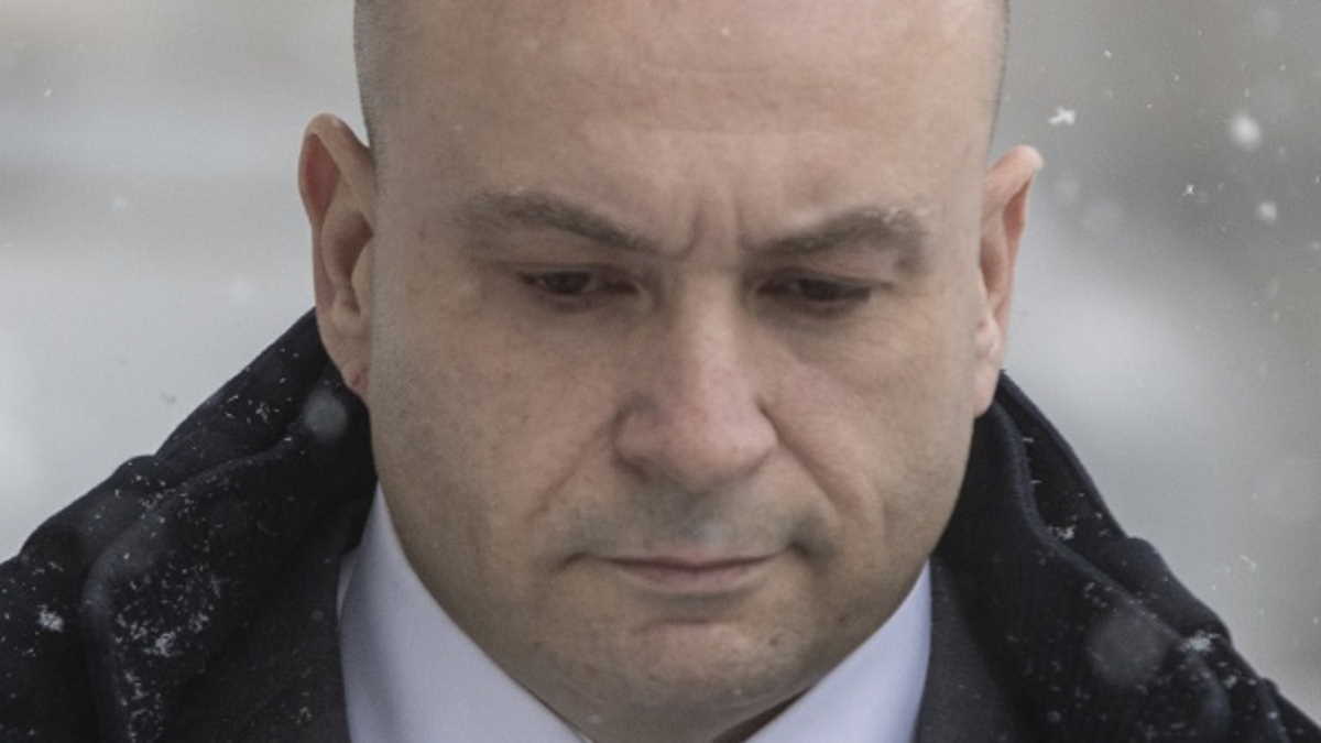 Apple’s former director of corporate law admits insider trading | Crime ...