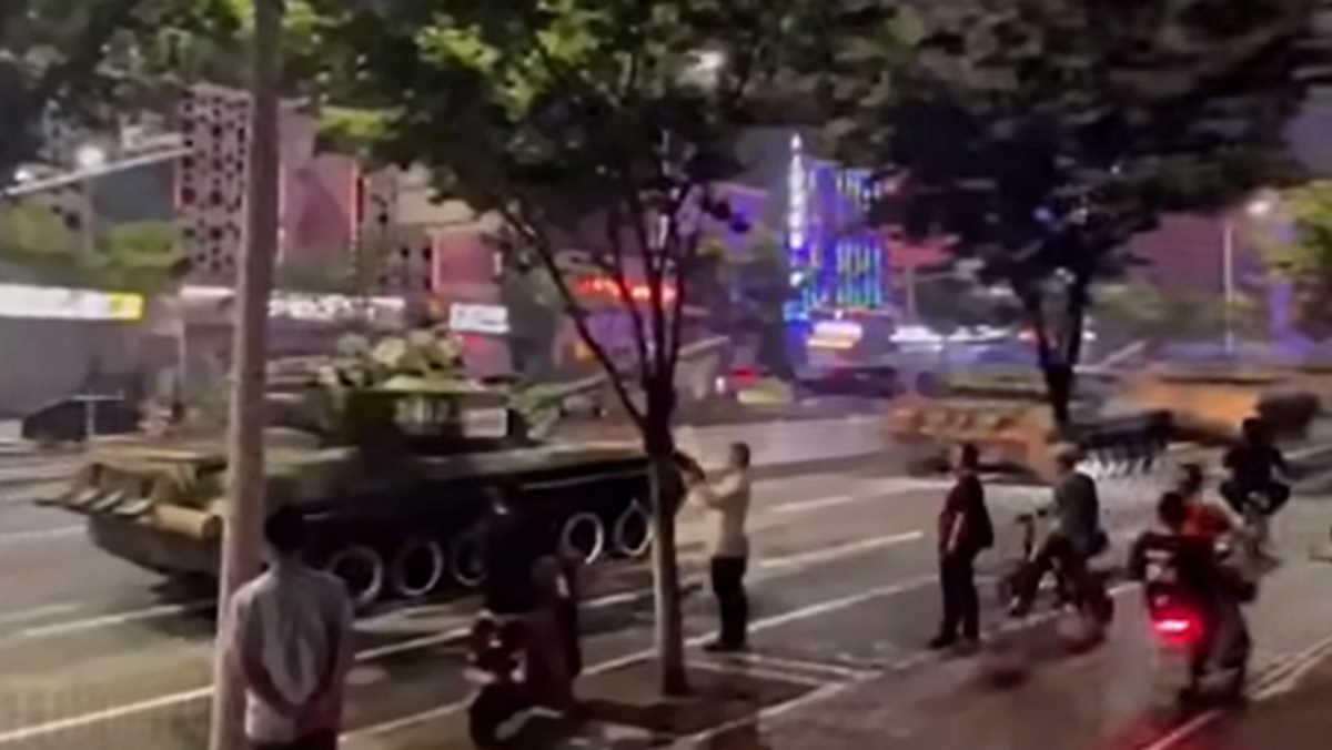 Chinese tanks on streets to scare Henan Bank protestors | News | POST ...