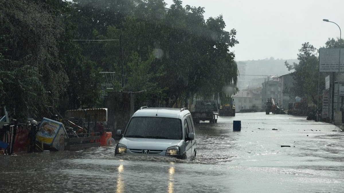 Torrential rain, thunderstorms hit Istanbul, Ankara | News | POST ...