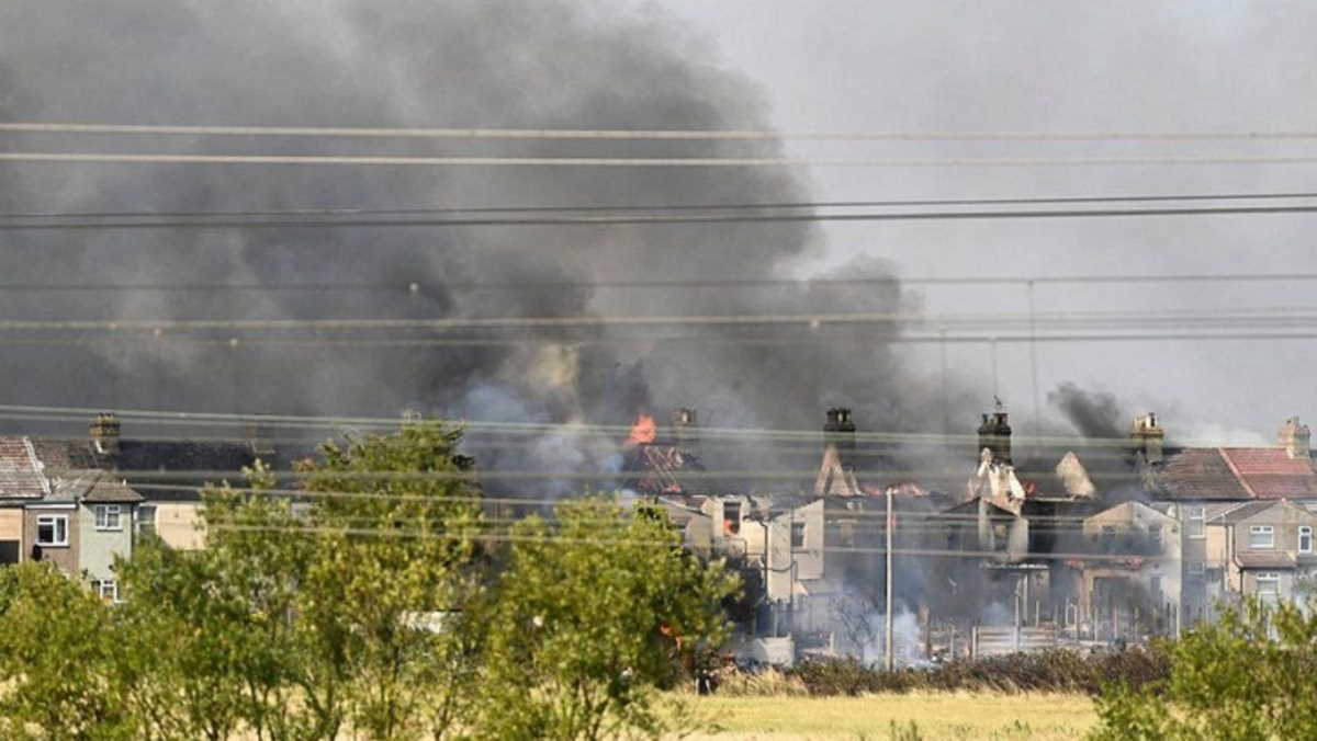 London fires: Major incident declared, nine blazes across city | News ...