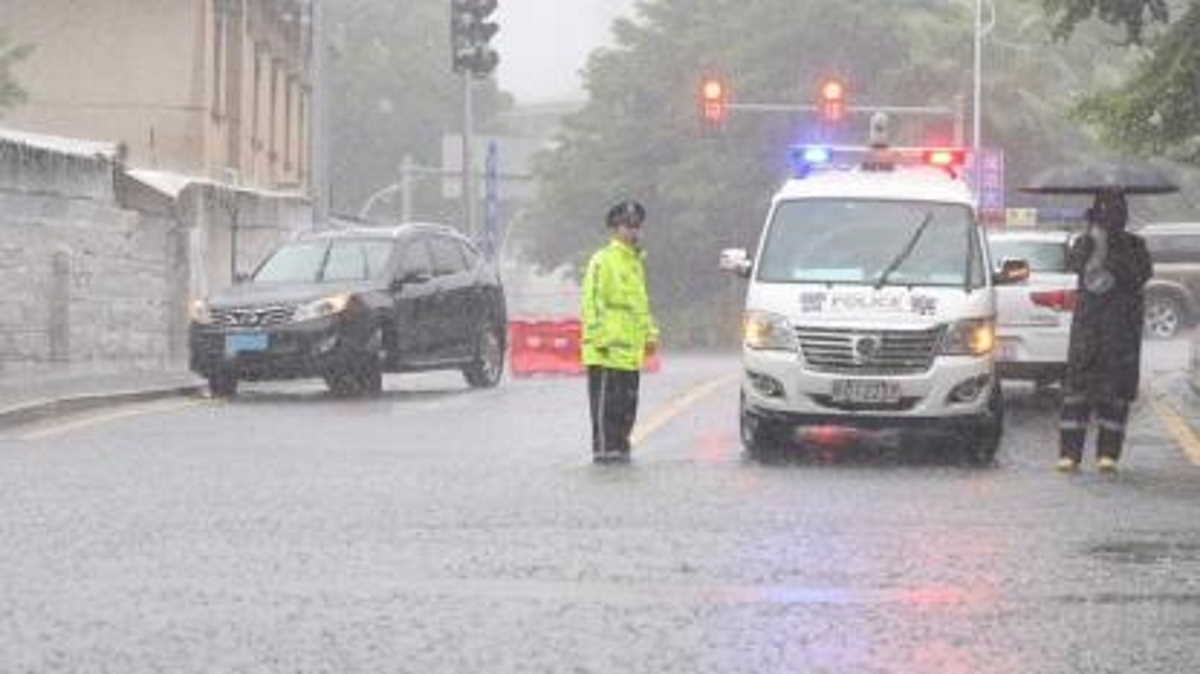 China issues red alert as Typhoon Doksuri brings heavy rain to Beijing ...