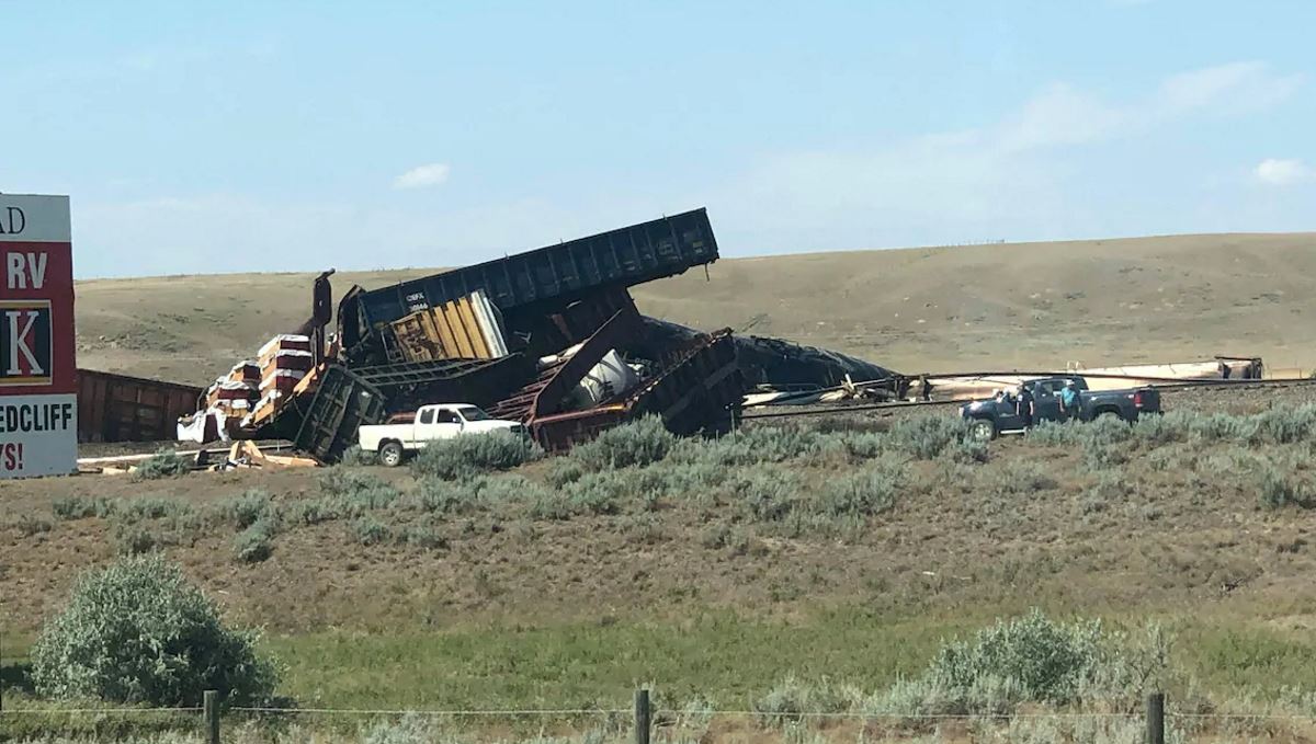 Evacuation of Alberta hamlet rescinded after CPR train derailment ...