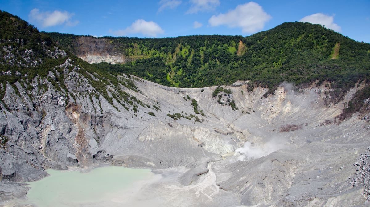 Bandung trade on high alert as West Java volcano erupts again | News ...