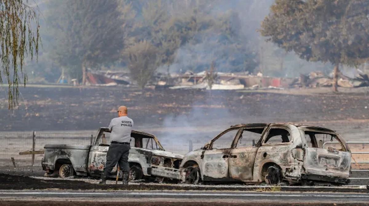 Huge gas pipeline explosion in Kentucky leaves one dead, destruction ...