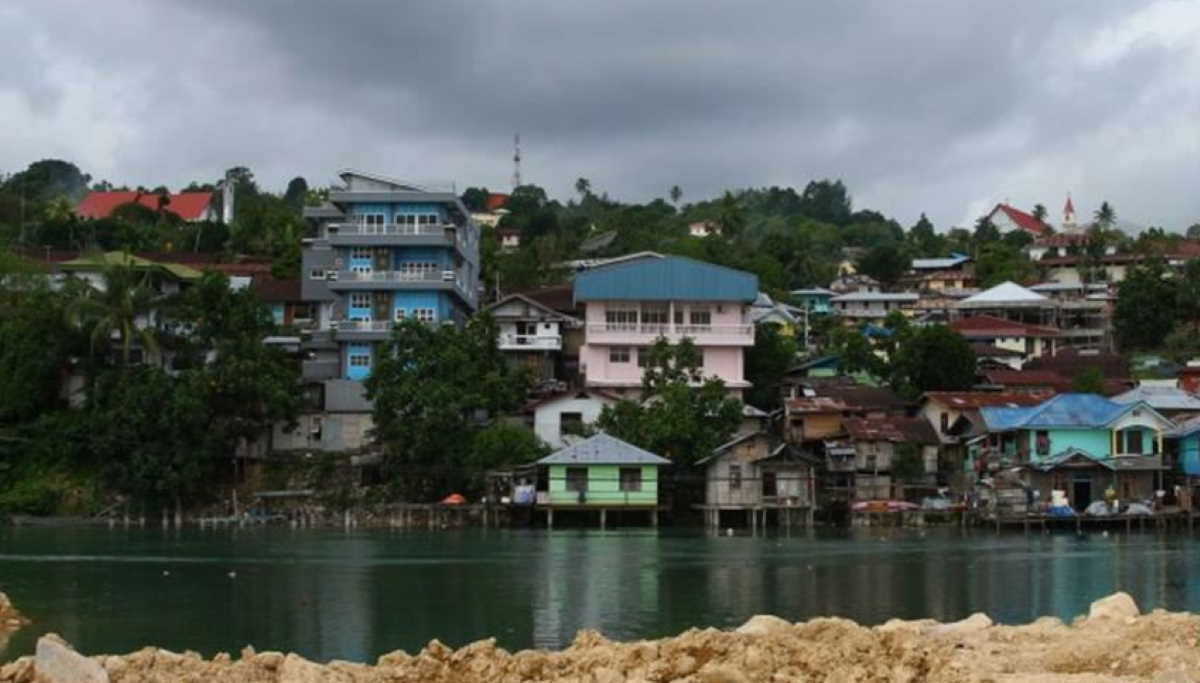 Indonesia blocks internet access to restore situation in rioting Fakfak ...