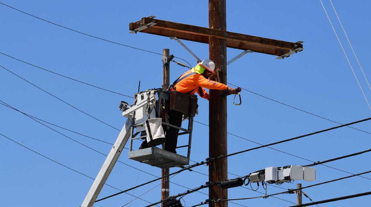 Eversource working with determination to restore all customers to power ...