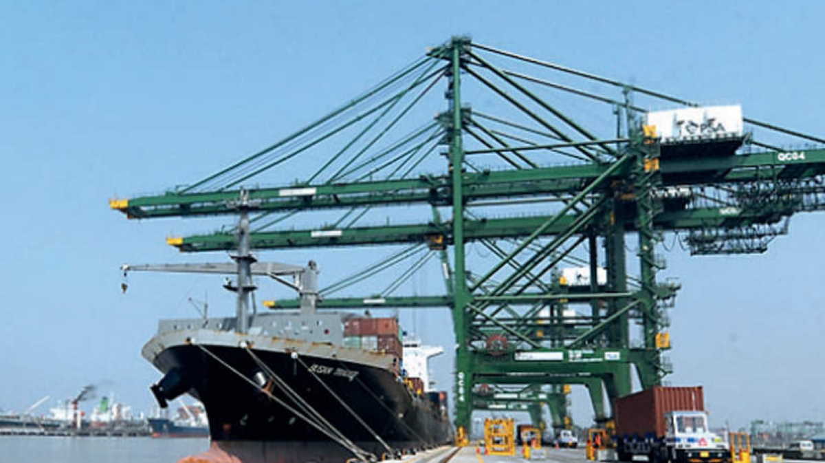 Three cranes collapse in India's largest container port | News | POST ...