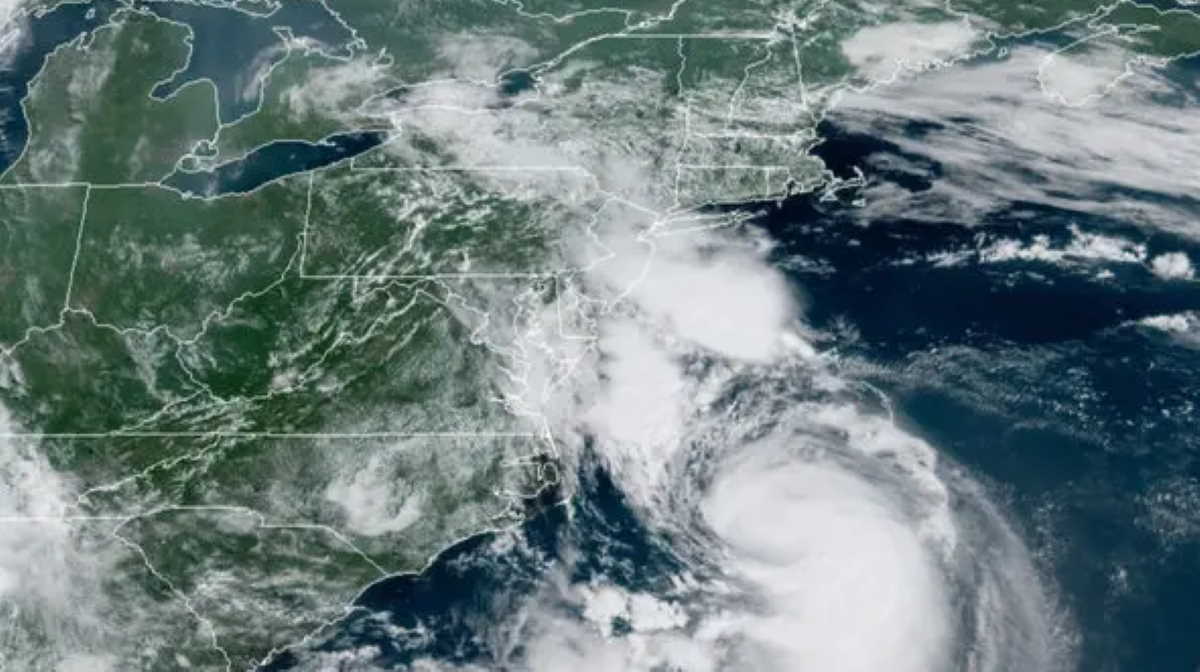 New York Hurricane Henri Shifts Toward Direct Hit On Long Island