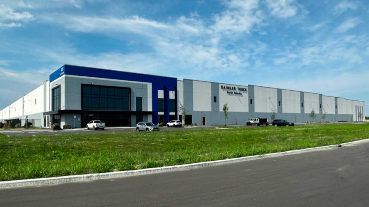 Daimler Truck North America opens new parts redistribution center ...