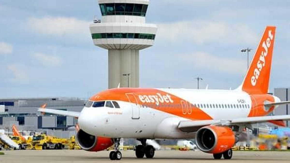 Easyjet flight surrounded by police on runway in Liverpool | News | POST Online Media