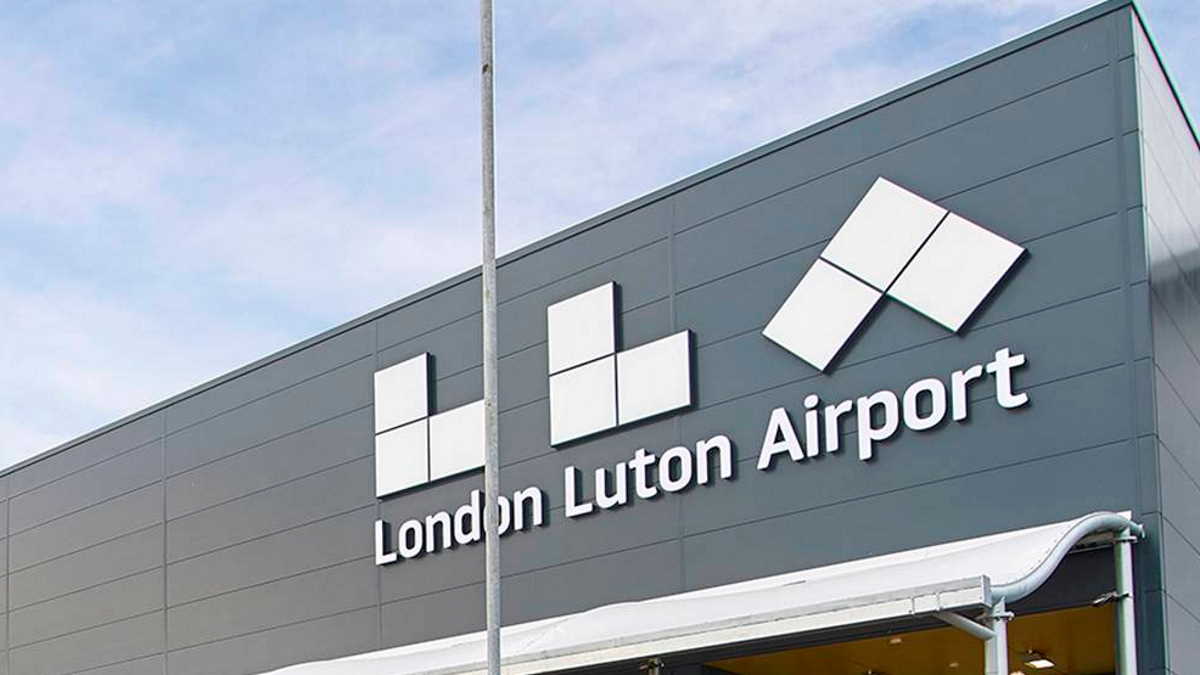 UK: Luton Airport facing massive disorder as Wizz Air ground handler ...
