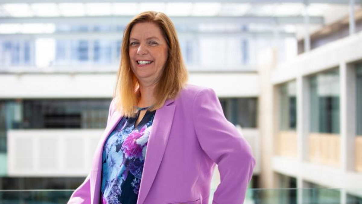 Australia's monthly CPI indicator rose 4.9 per cent annually to July ...