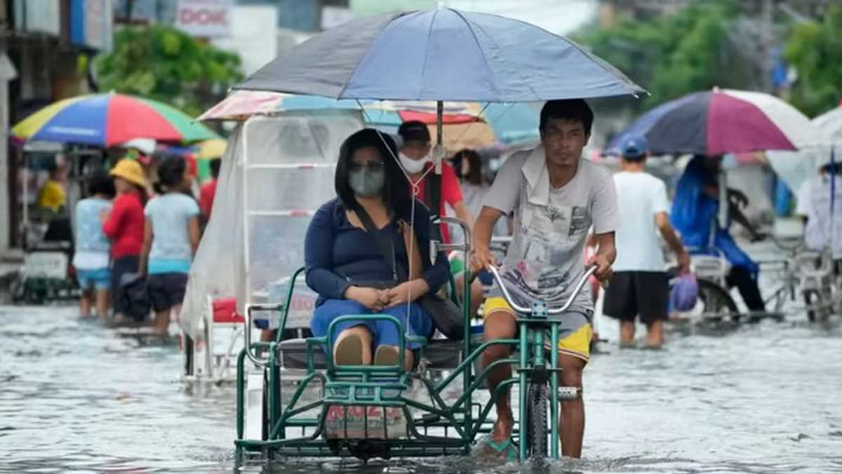 Hundreds flee floods as super typhoon brushes past Philippines | News | POST Online Media