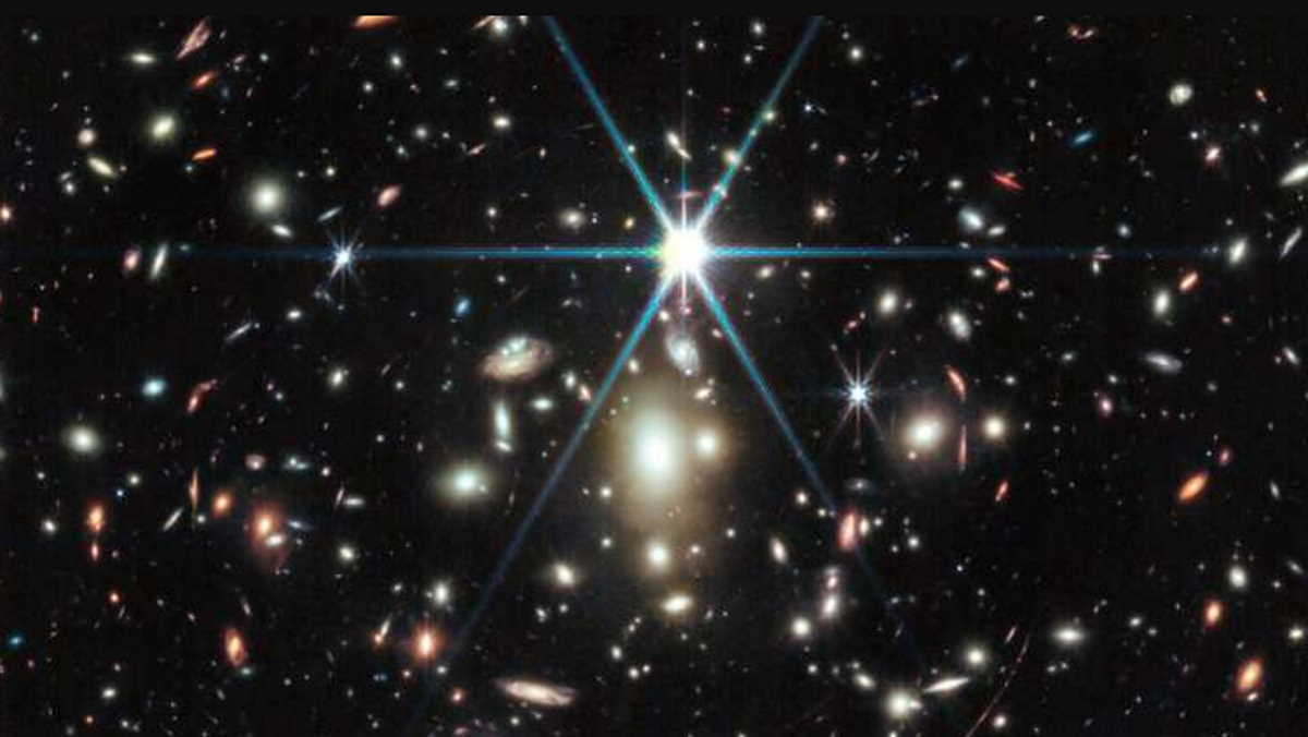 Webb telescope reveals colors of Earendel, most distant star ever ...