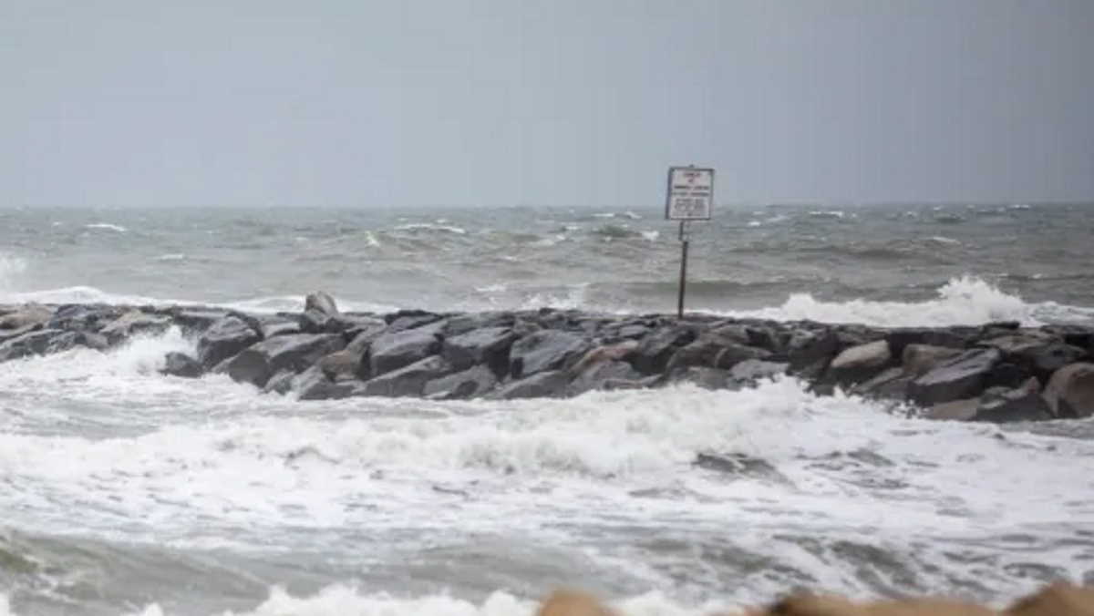 Tropical Storm Ophelia Moves Inland Over North Carolina With Wind Rain