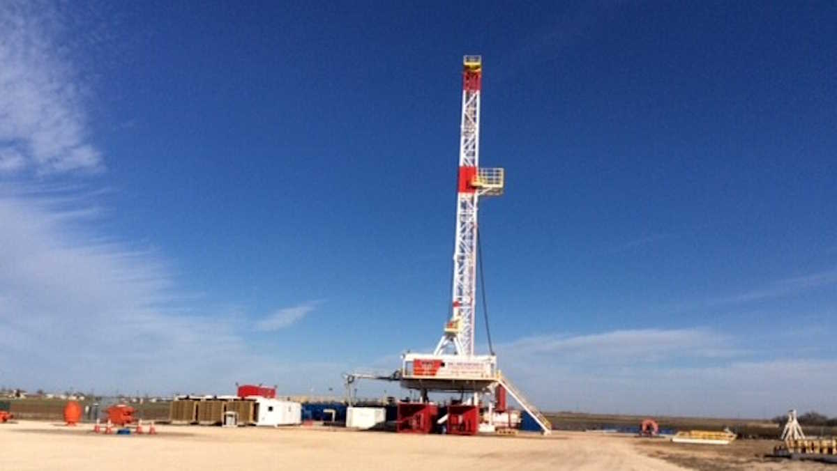 U.S. drillers add oil and gas rigs for first time in five weeks to 590 ...