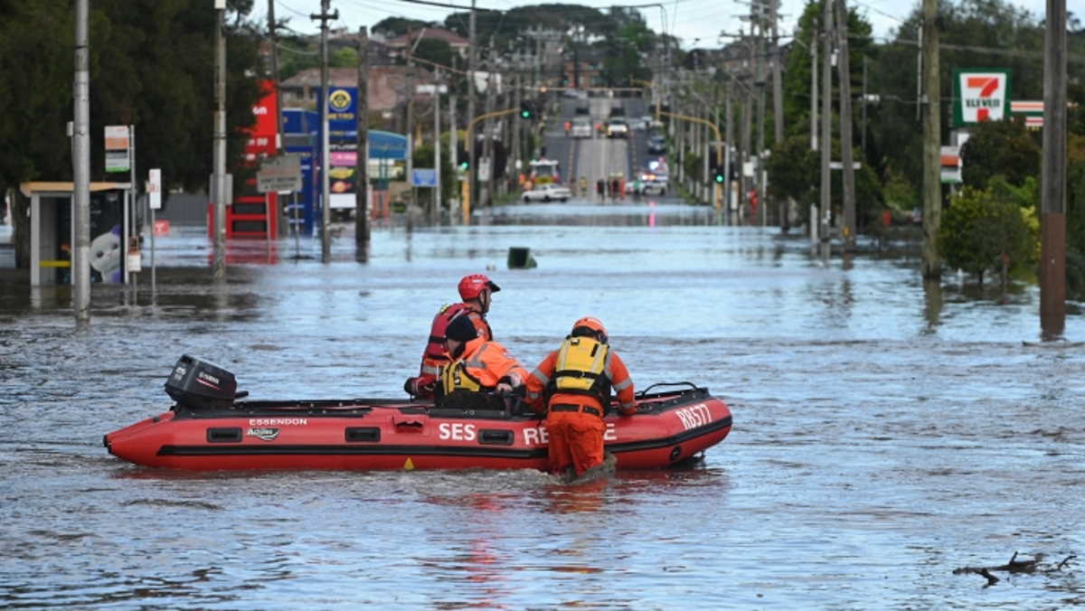 Australia suffers flash floods in southeast, Melbourne suburb evacuated ...