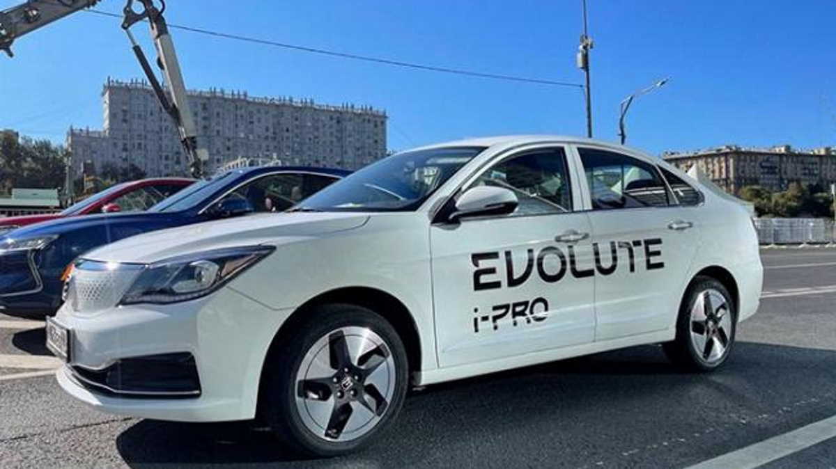 MotorInvest starts sales of first Russian electric car Evolute ...