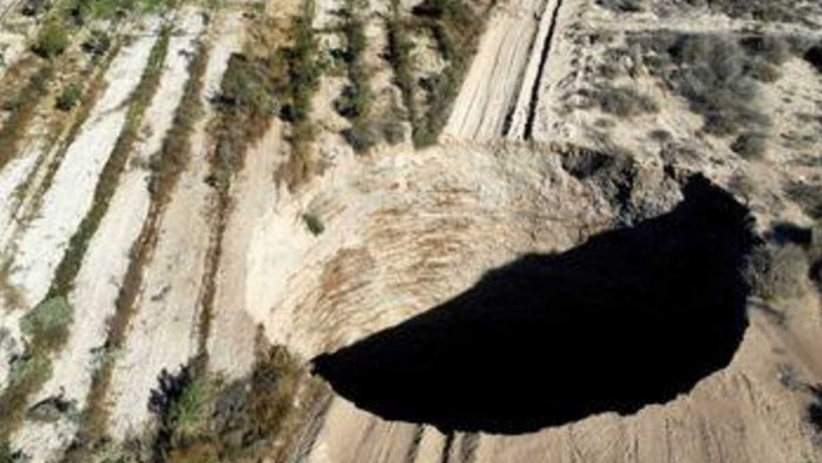 Chile permanently closes mining areas connected to giant sinkhole ... Chile permanently closes mining areas connected to giant sinkhole ...