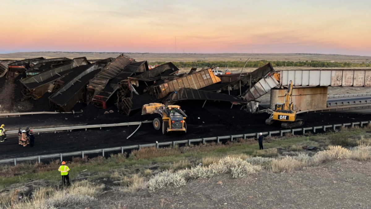 Broken rail likely caused coal train derailment prior to bridge ...