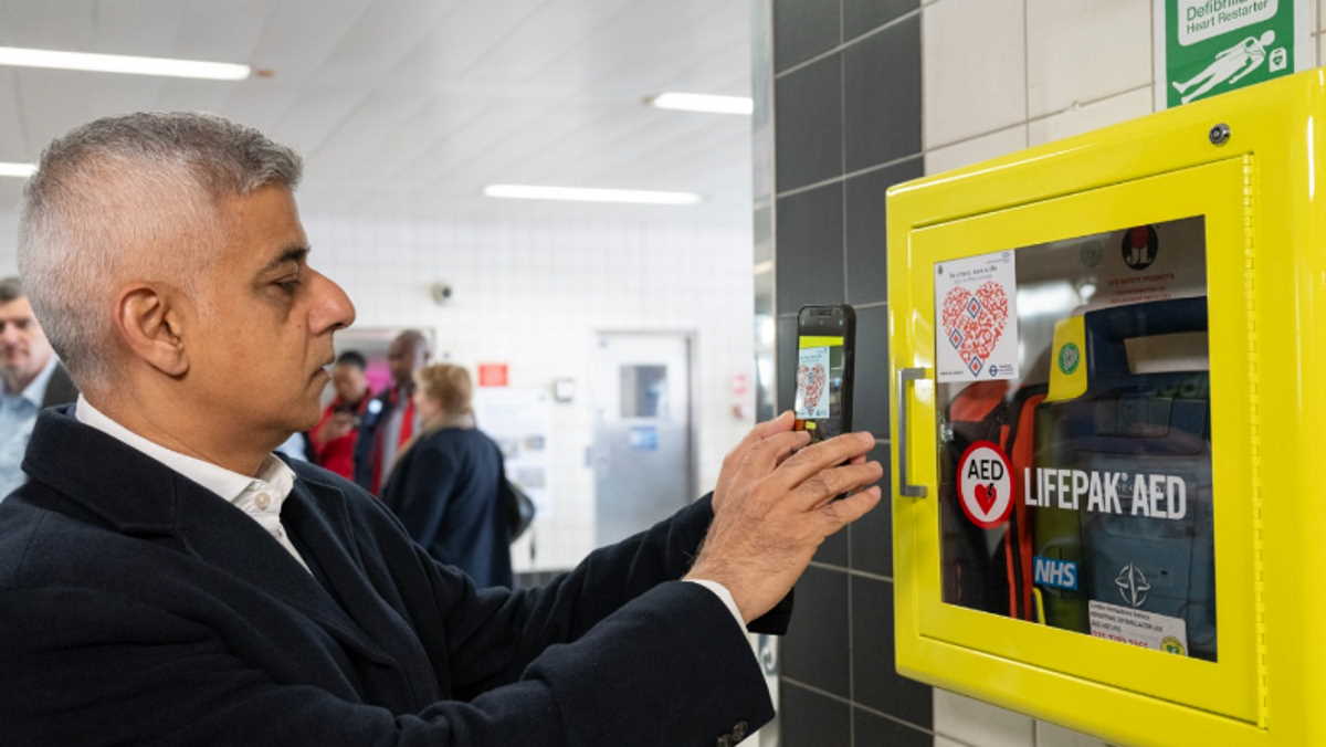 All London Underground and Overground stations now have public ...