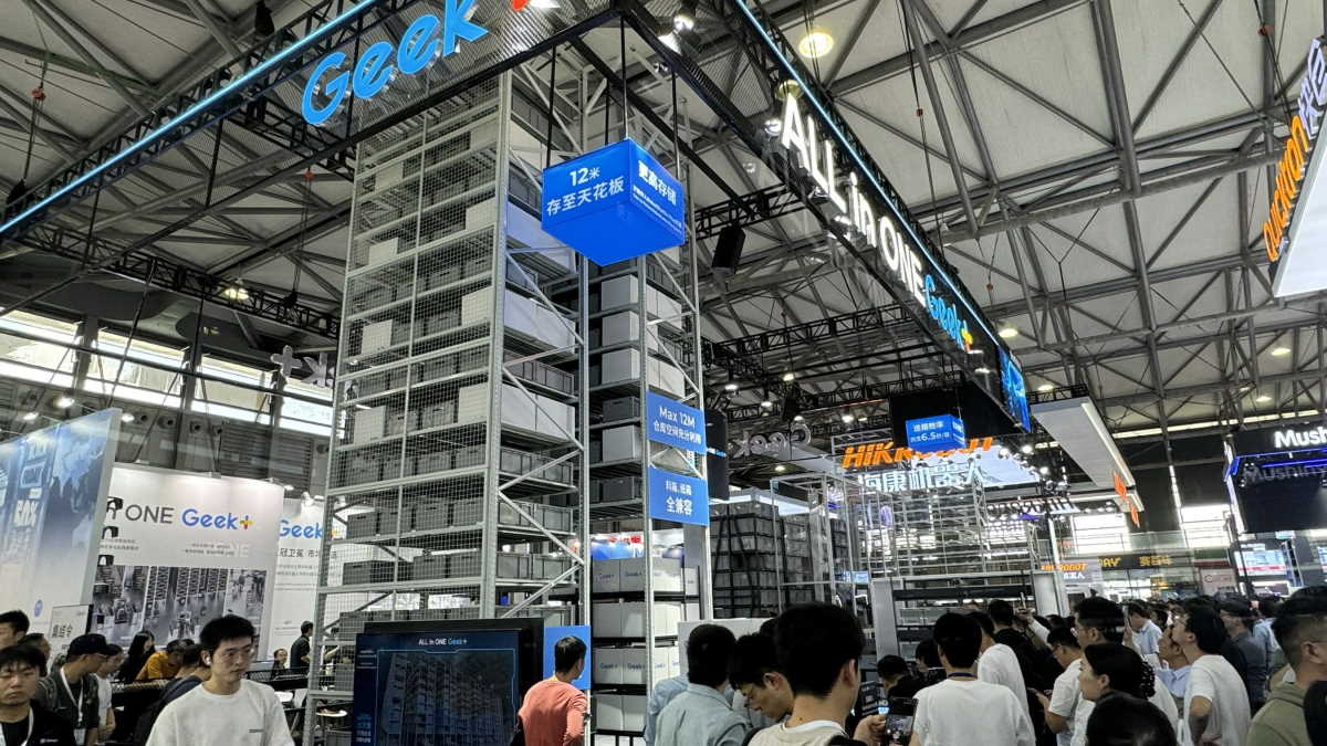 Geek+ introduced industry's tallest mobile robot for up to 12 meter ...