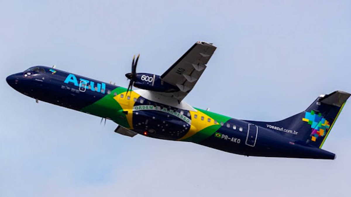 ATR 72-600 of Azul Linhas Aereas in tail strike at Recife Airport ...
