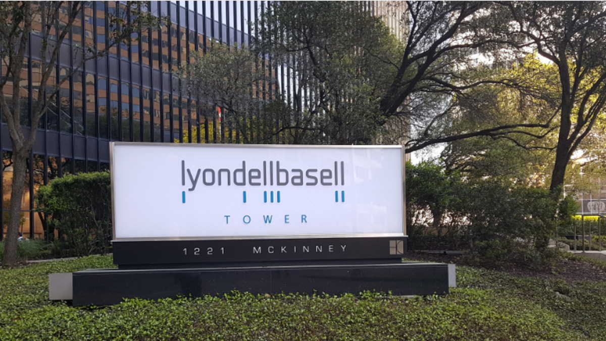 LyondellBasell to build industrial scale advanced recycling plant in ...