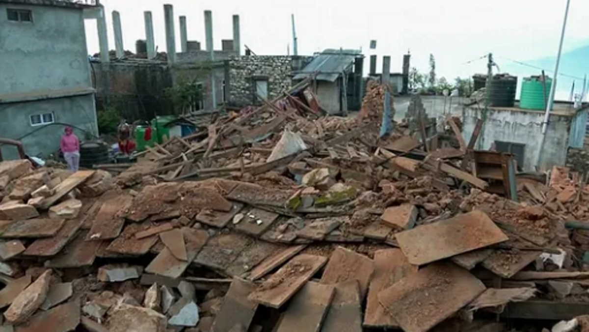 Nepal earthquake: 16 more people injured in aftershocks | News | POST ...