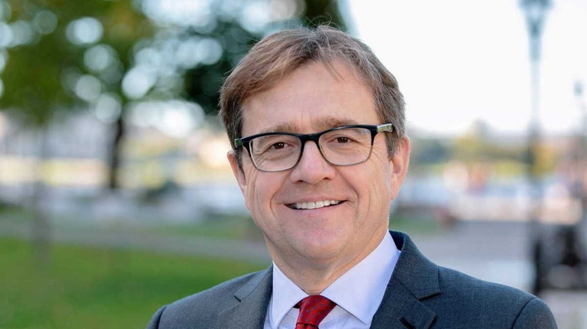 Canada's Minister calls for Green Freight Program and Zero-Emission ...