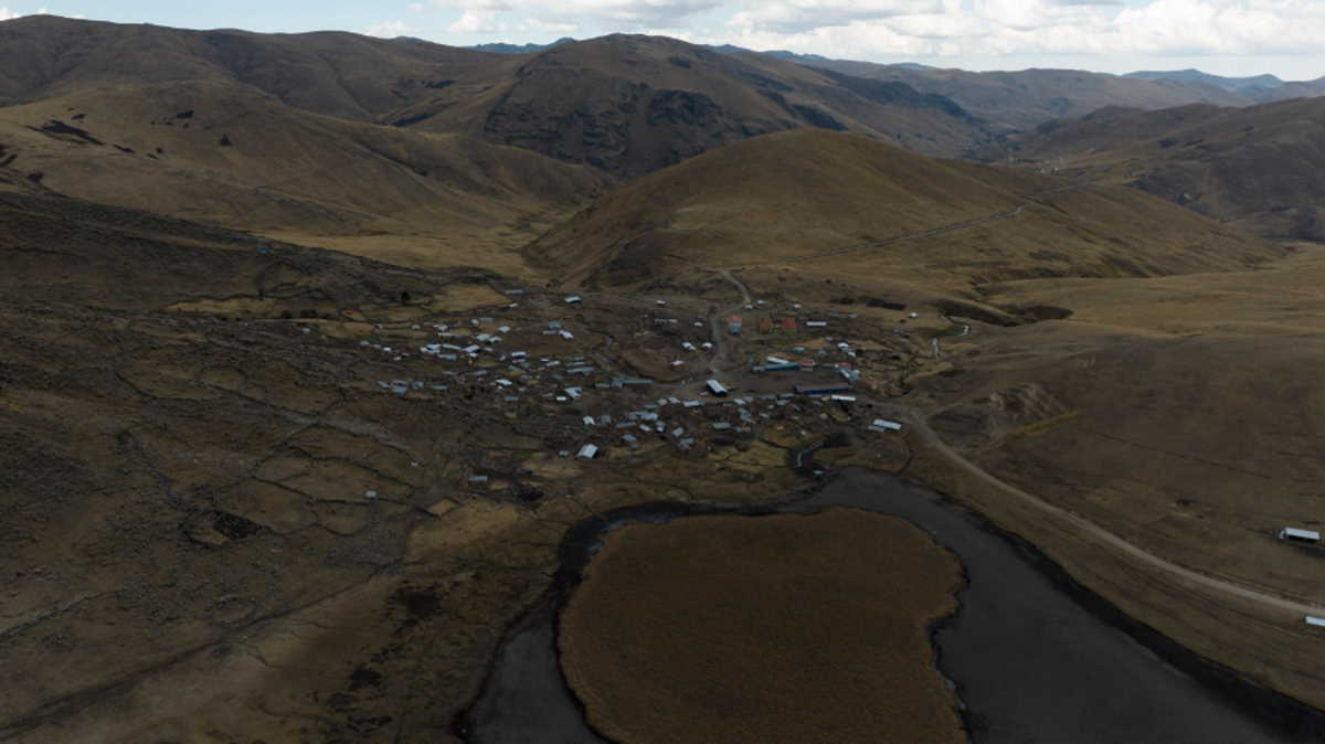 Lagoon dries up as drought grips Peru | Meantime | POST Online Media