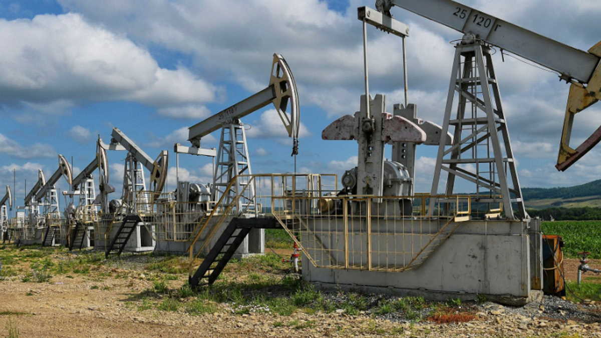 EU’s embargo on Russian oil shipments, price cap mechanism come into ...