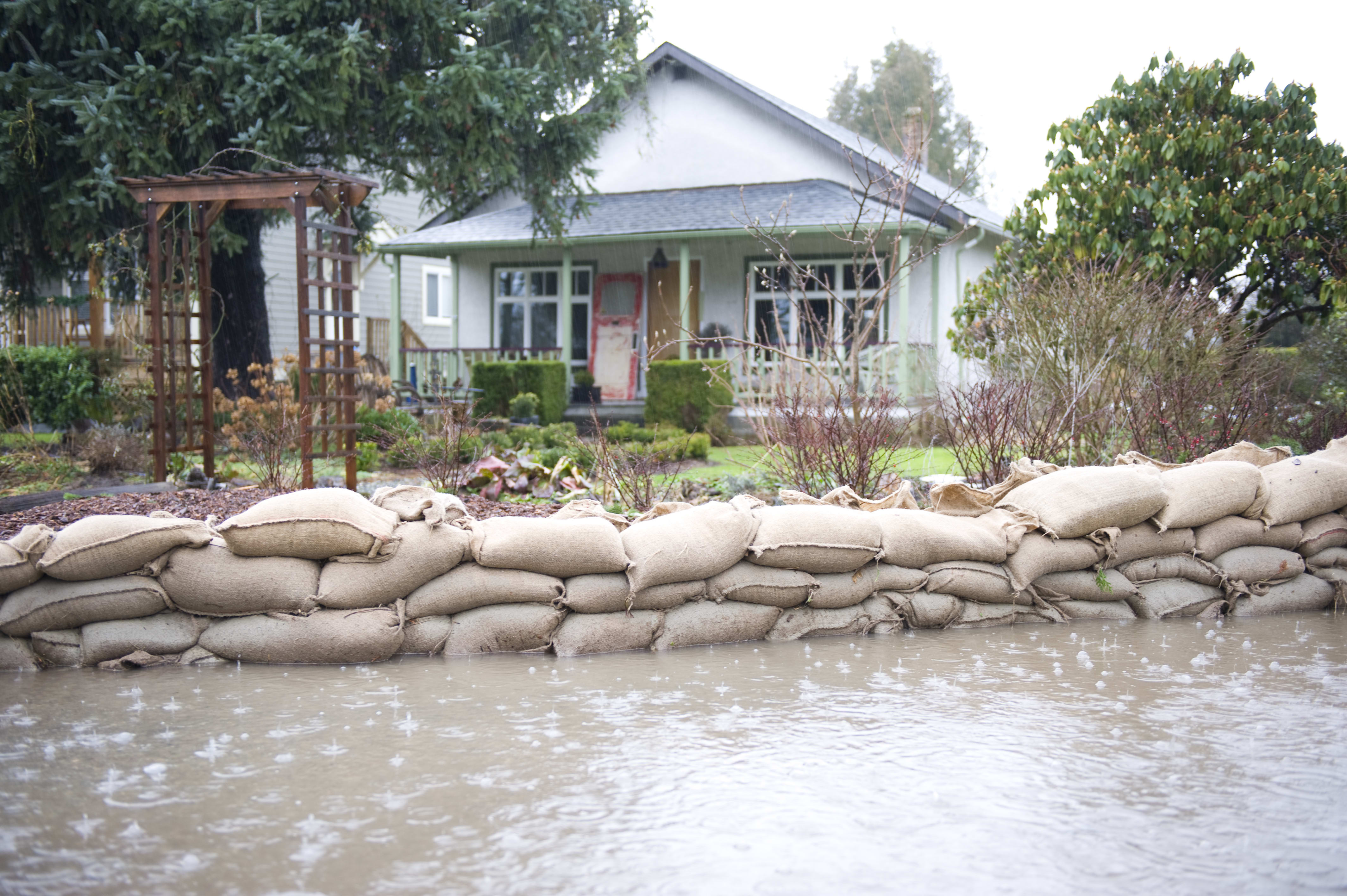 Choosing a Flood Insurance Deductible - ValuePenguin