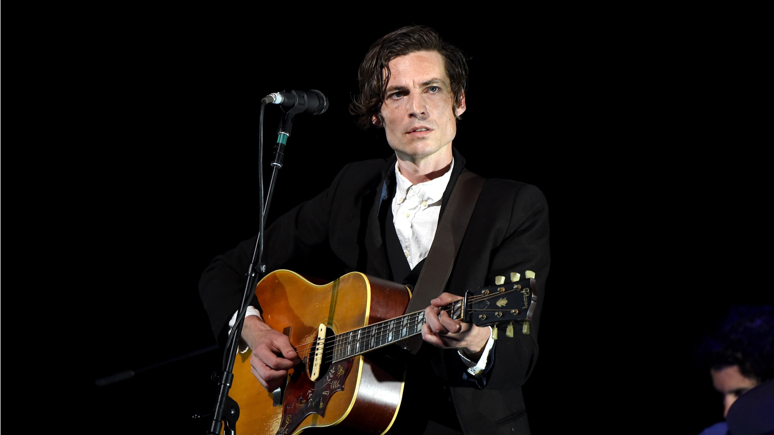 Dan Layus - A Session With Dan Layus - VEEPS