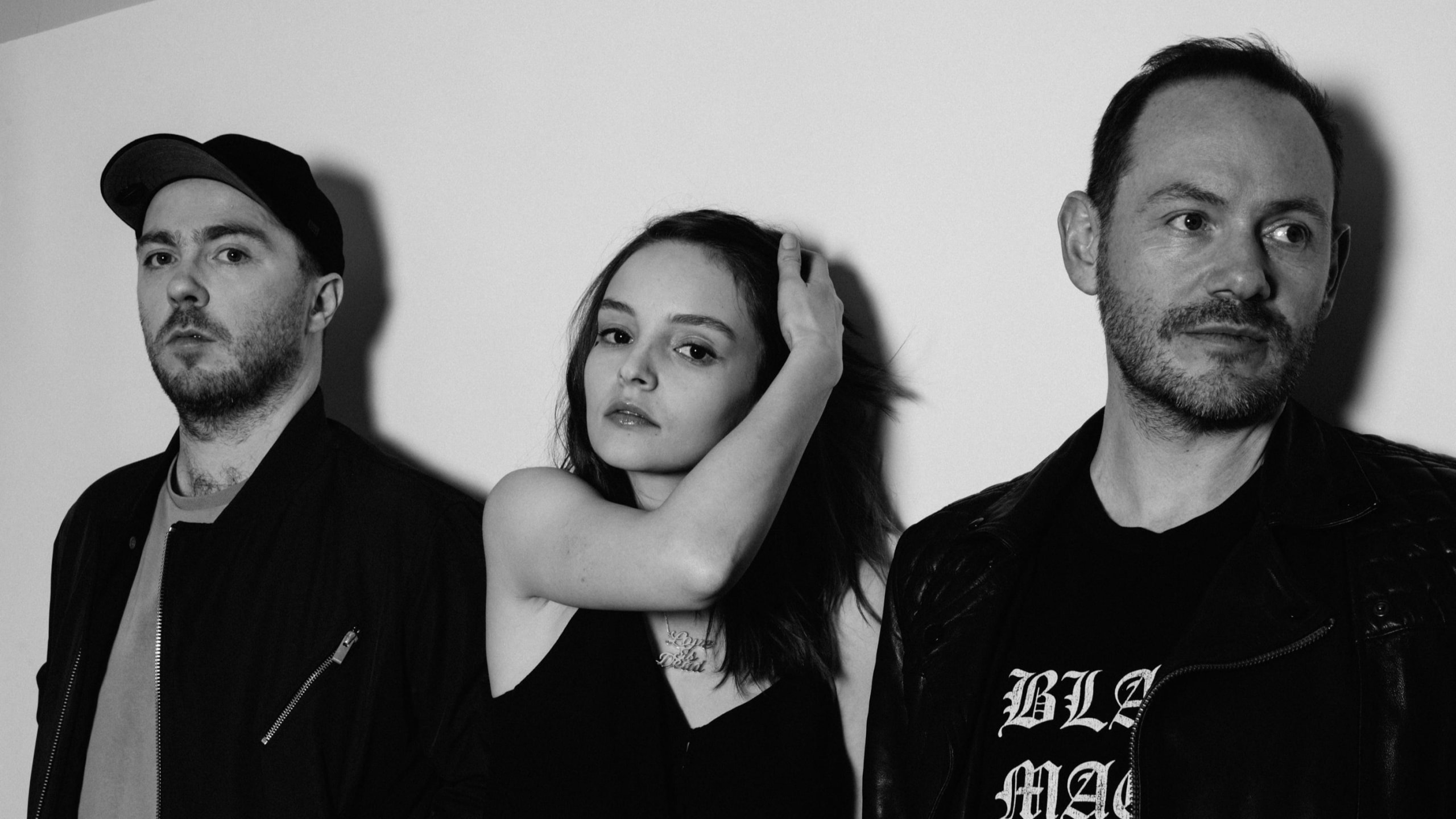 CHVRCHES - Behind The Scenes With CHVRCHES - VEEPS