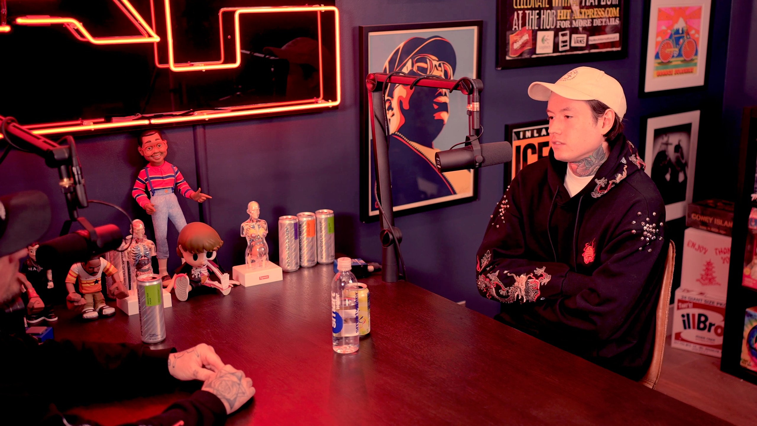 Noah Sebastian - Noah Sebastian of Bad Omens - VEEPS