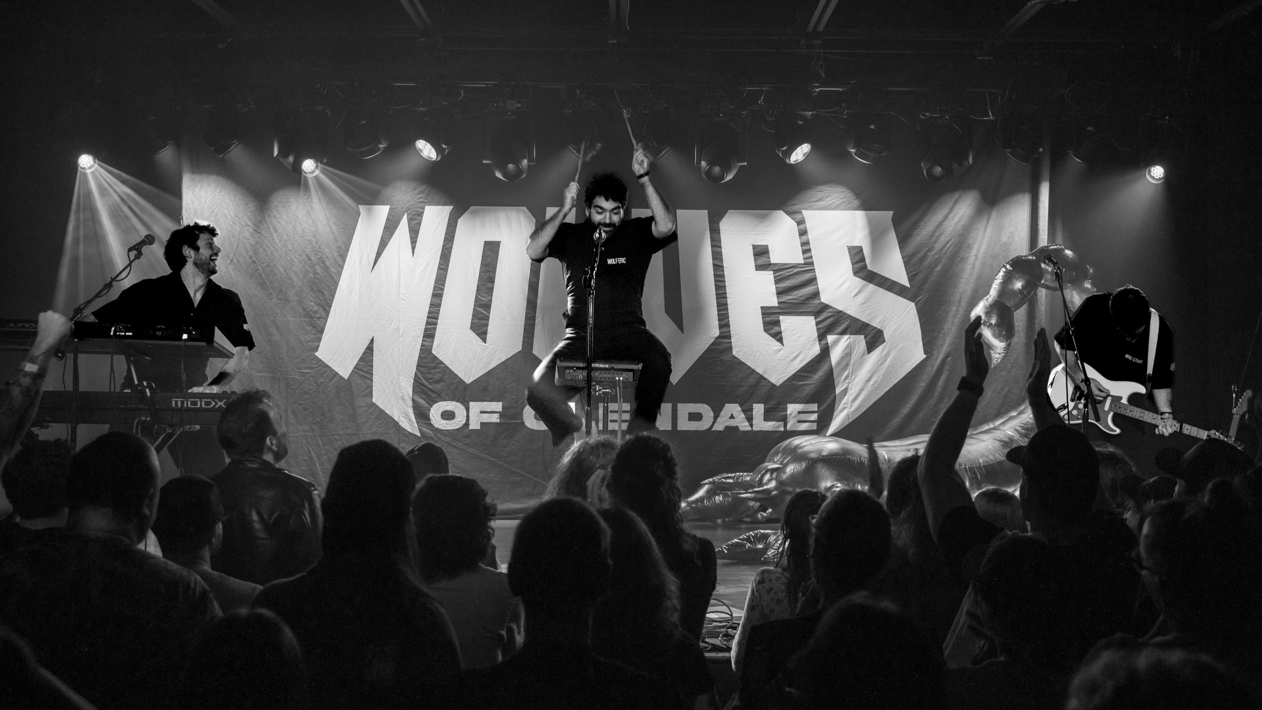 Wolves of Glendale - Scorpion Train Tour: Live from Los Angeles - VEEPS