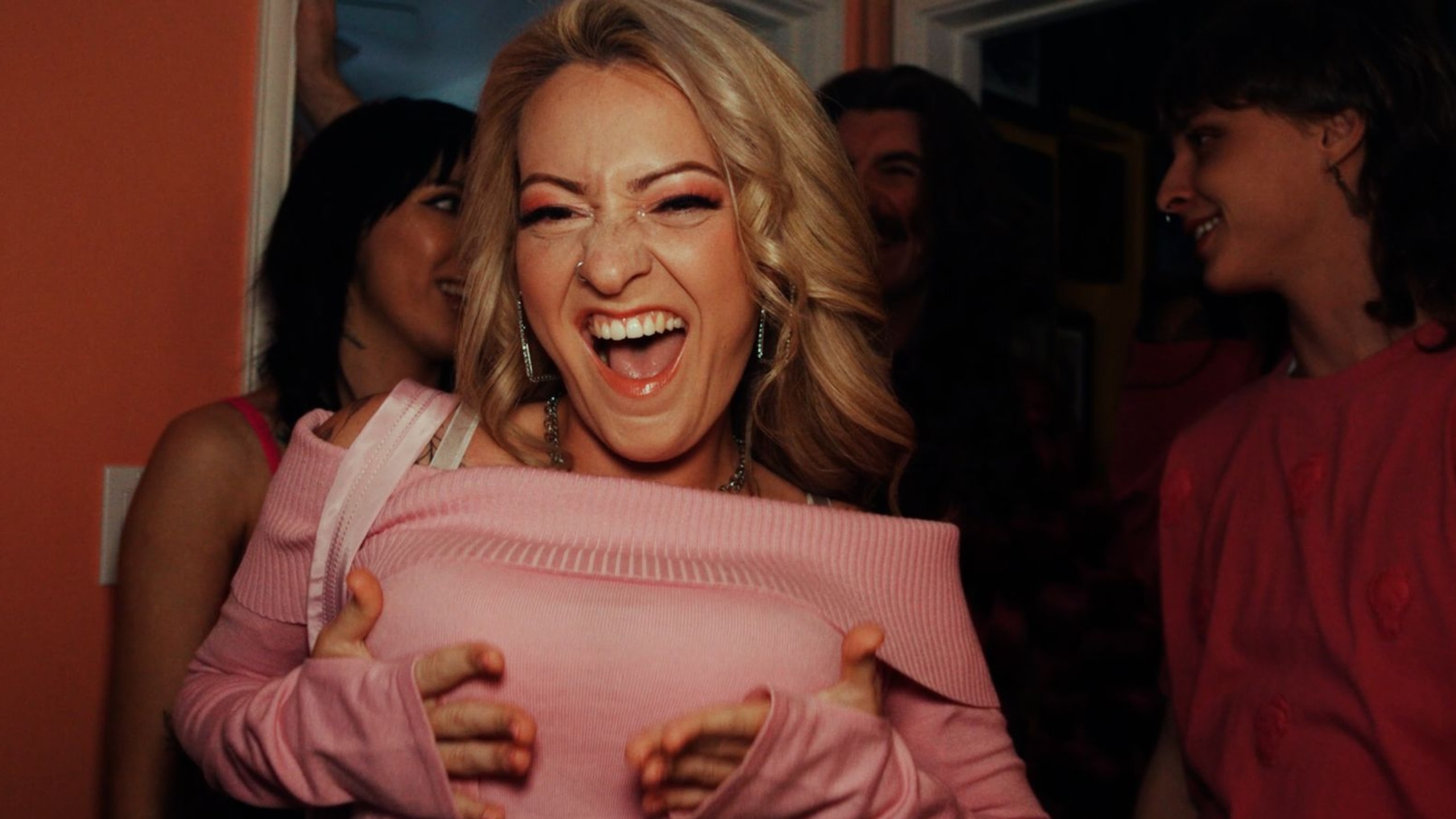 Scene Queen - Stuck (Official Music Video) - VEEPS