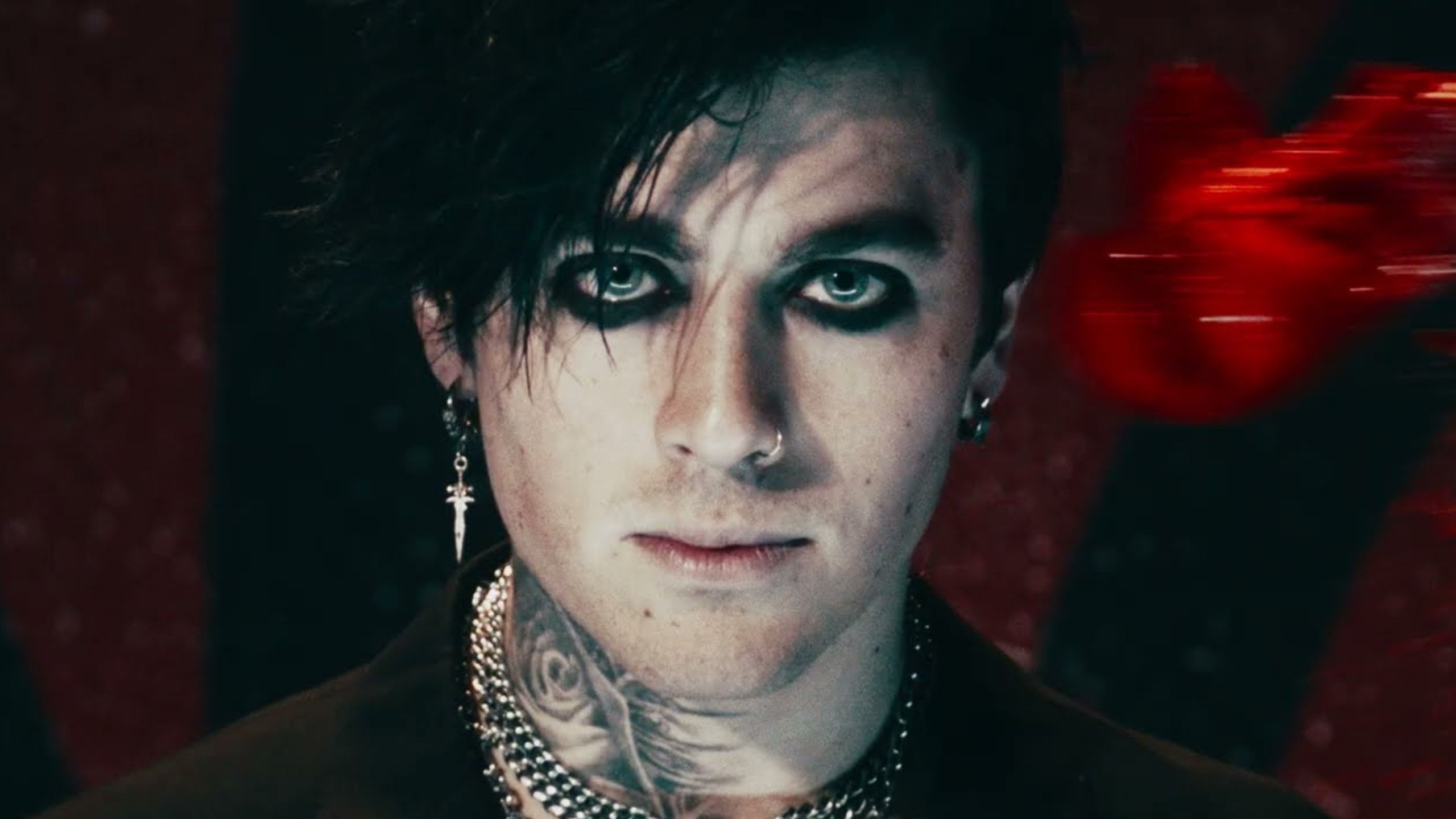 TX2 - Swing At Me (Official Music Video) - VEEPS