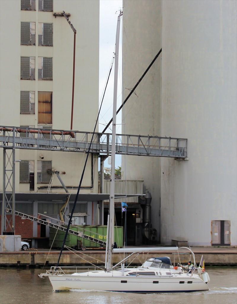 WHITE SATIN - Vesseljoin