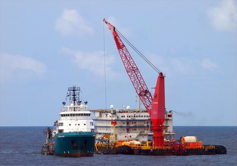 AFRICAN WORKER - Vesseljoin