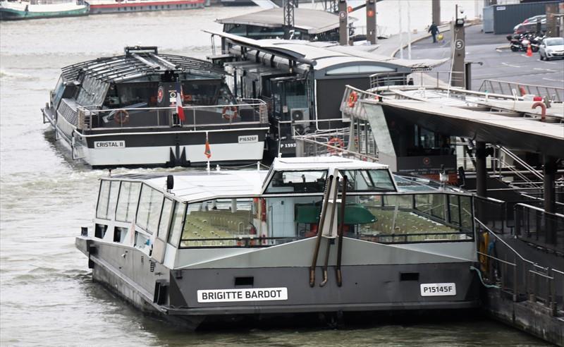 BRIGITTE BARDOT - Vesseljoin