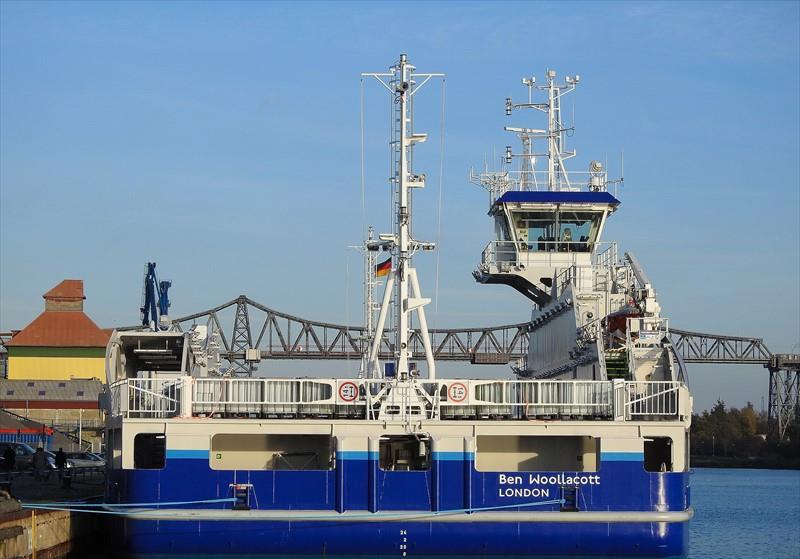 BEN WOOLLACOTT - Vesseljoin