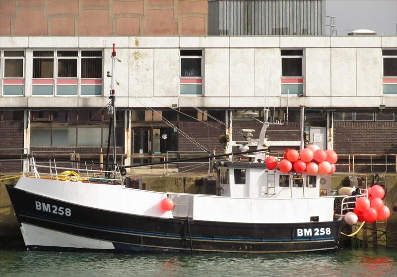 HELEN CLAIRE - Vesseljoin