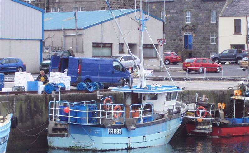 CHLOE MAY - Vesseljoin