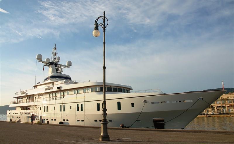 WHITE ROSE OF DRACHS - Vesseljoin