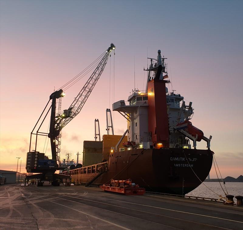 QAMUTIK - Vesseljoin